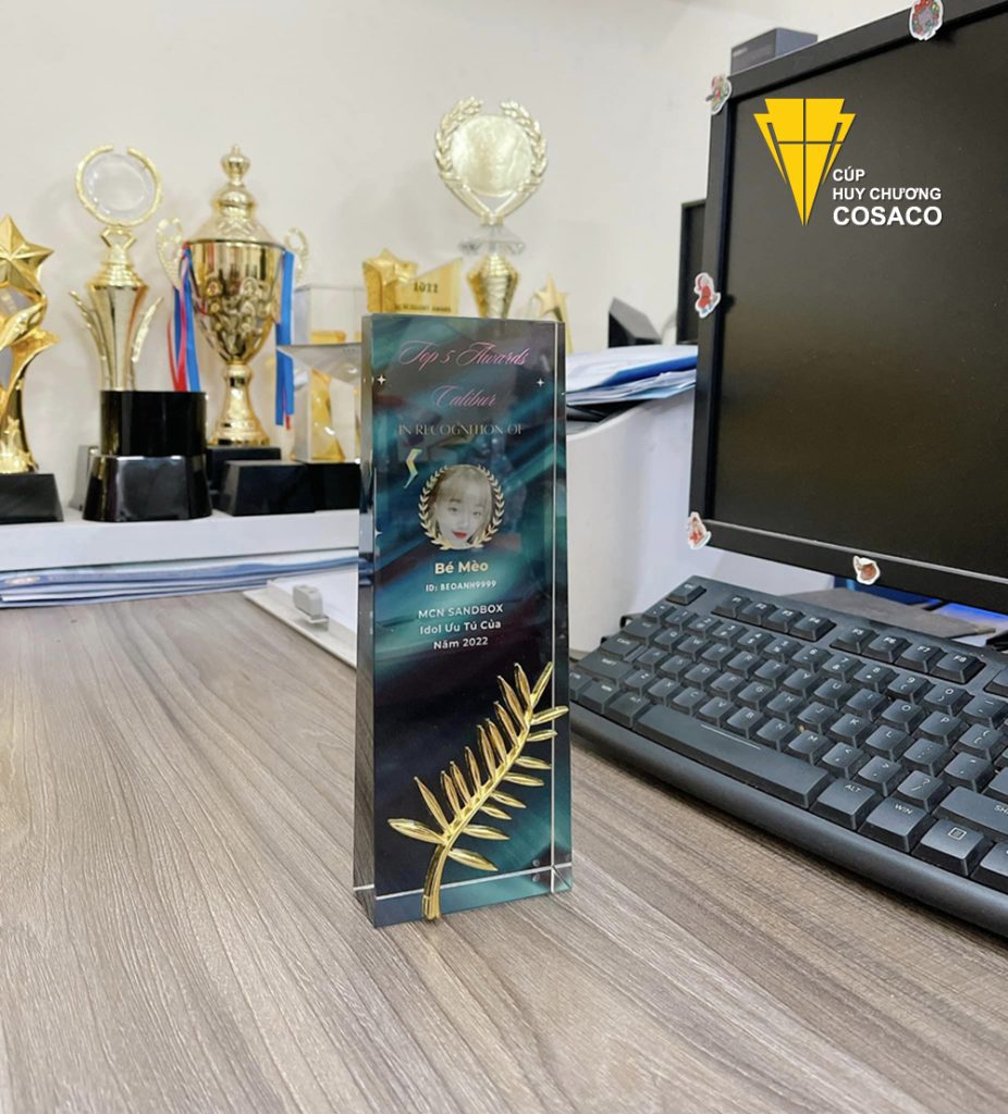 Cúp pha lê - PL013 - Cup Huy Chương